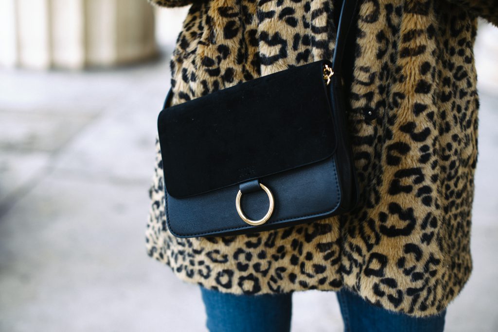 Outfitinspiration: So stylst du ganz easy einen Leo-Mantel!